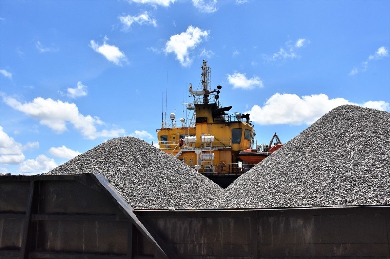 HAN LLEGADO AL PUERTO DE SEYBAPLAYA MÁS DE 300 MIL TONELADAS DE BALASTO ...